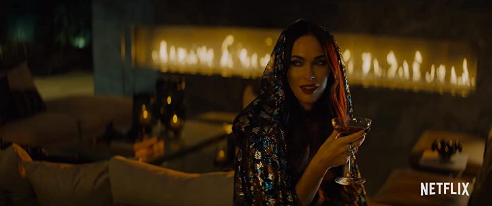 Megan Fox stars in Netflix horror-thriller "Night Teeth" - Ganiveta